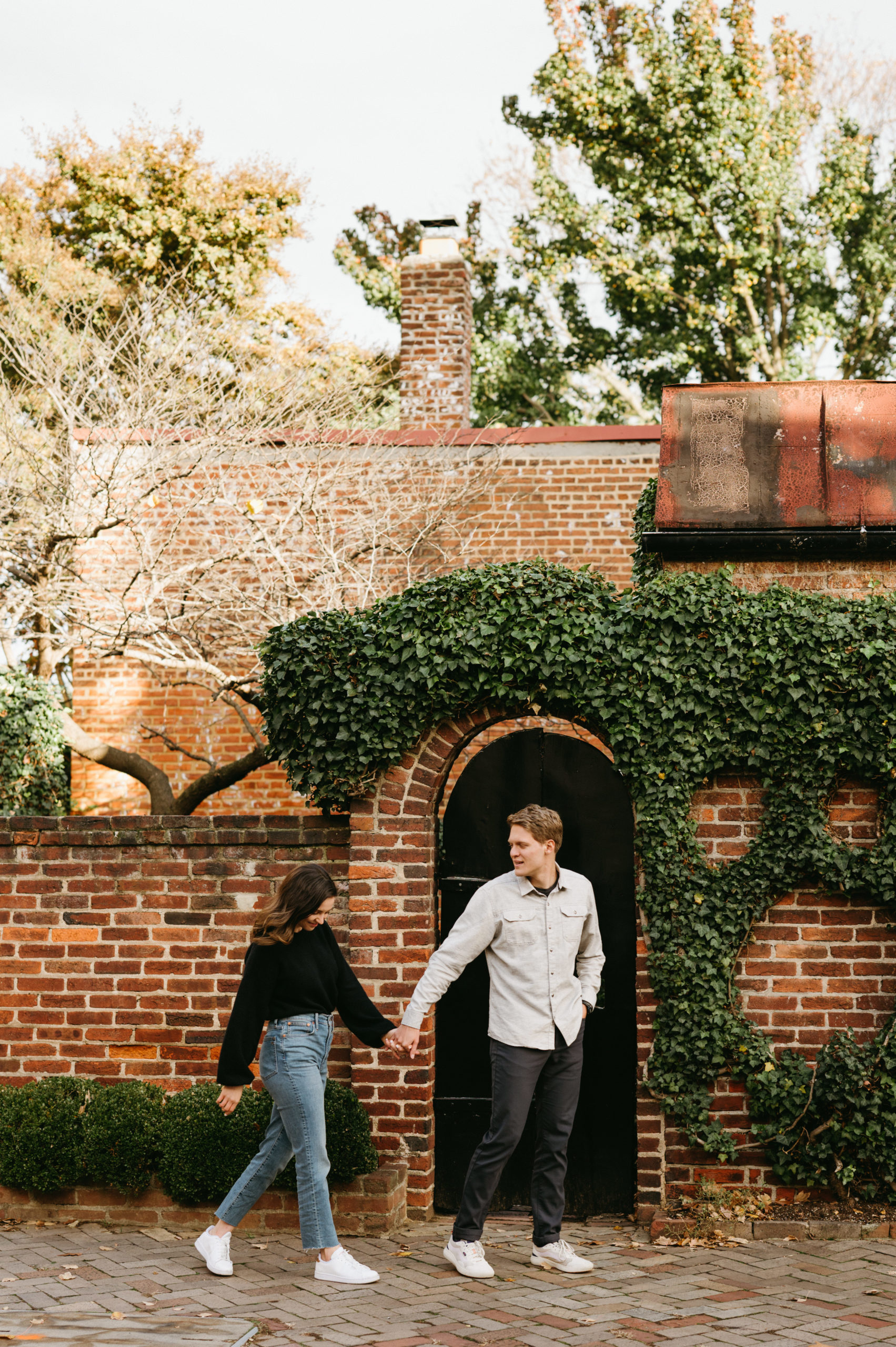 Engagement Session Outfits for Fall - hannahbaldwinphotography.com