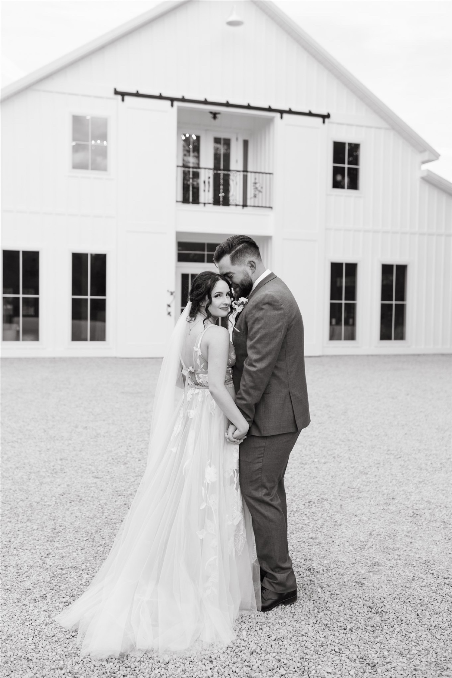 Hannah & Jake | Ivy Rose Barn Wedding - hannahbaldwinphotography.com