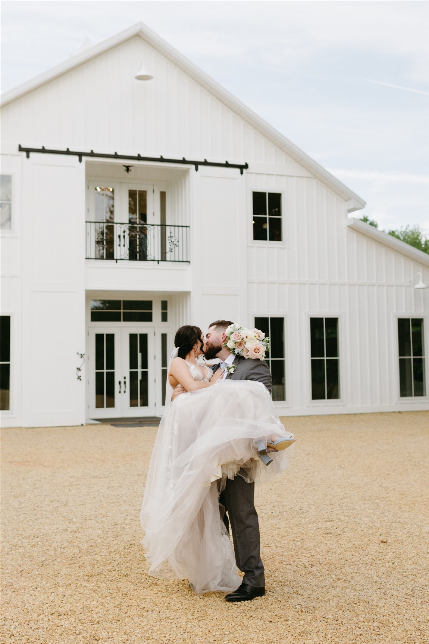 Hannah & Jake | Ivy Rose Barn Wedding - hannahbaldwinphotography.com